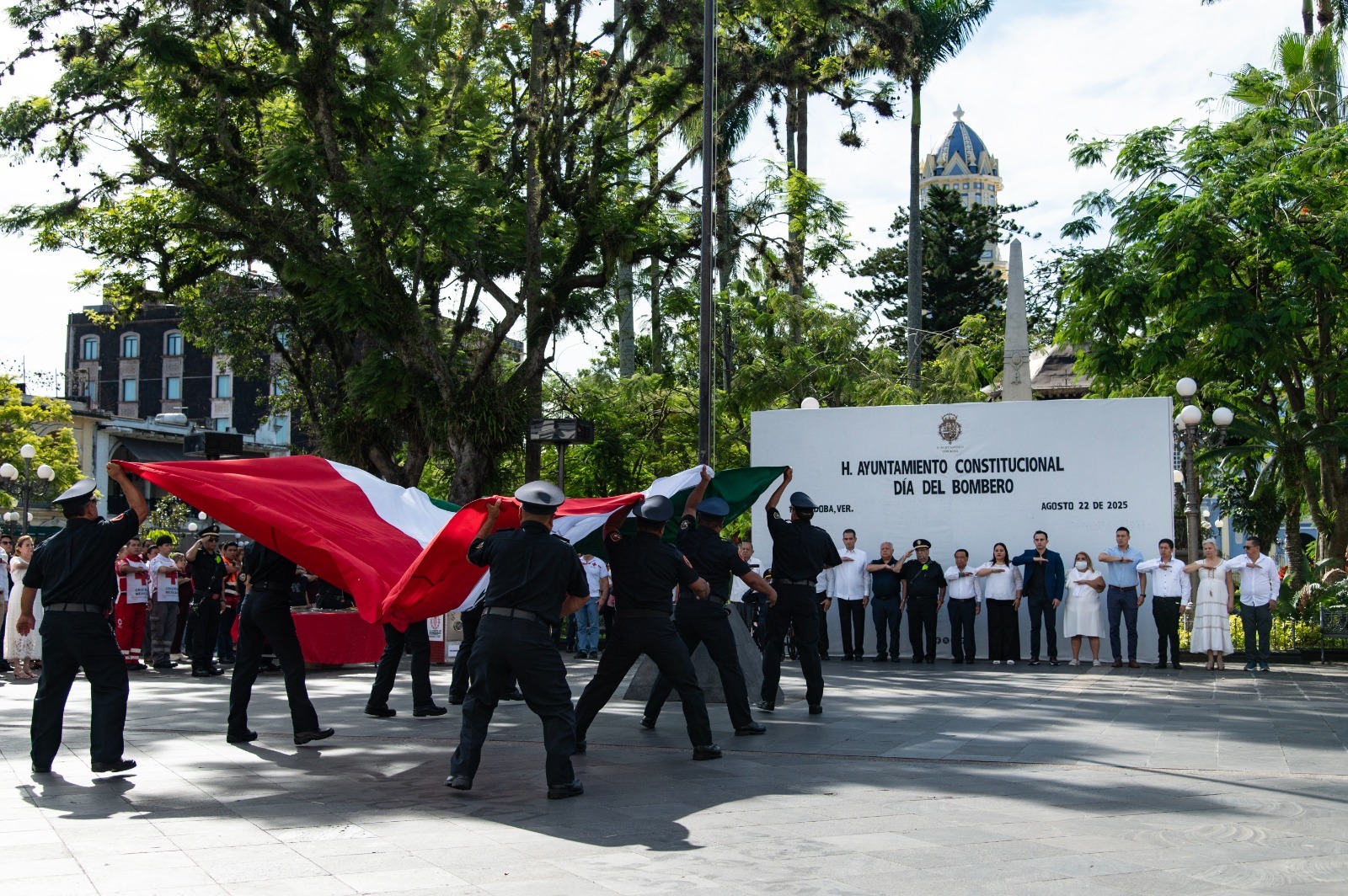 Rumbo a los 100 años, celebra Bomberos su día - En Conexión